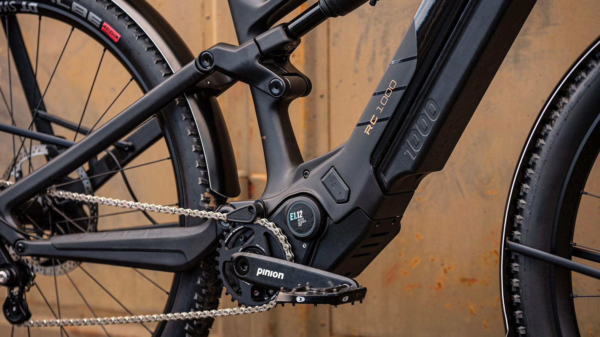 Rotwild mit neuen Pinion-Bikes: R.X1000 und R.C1000