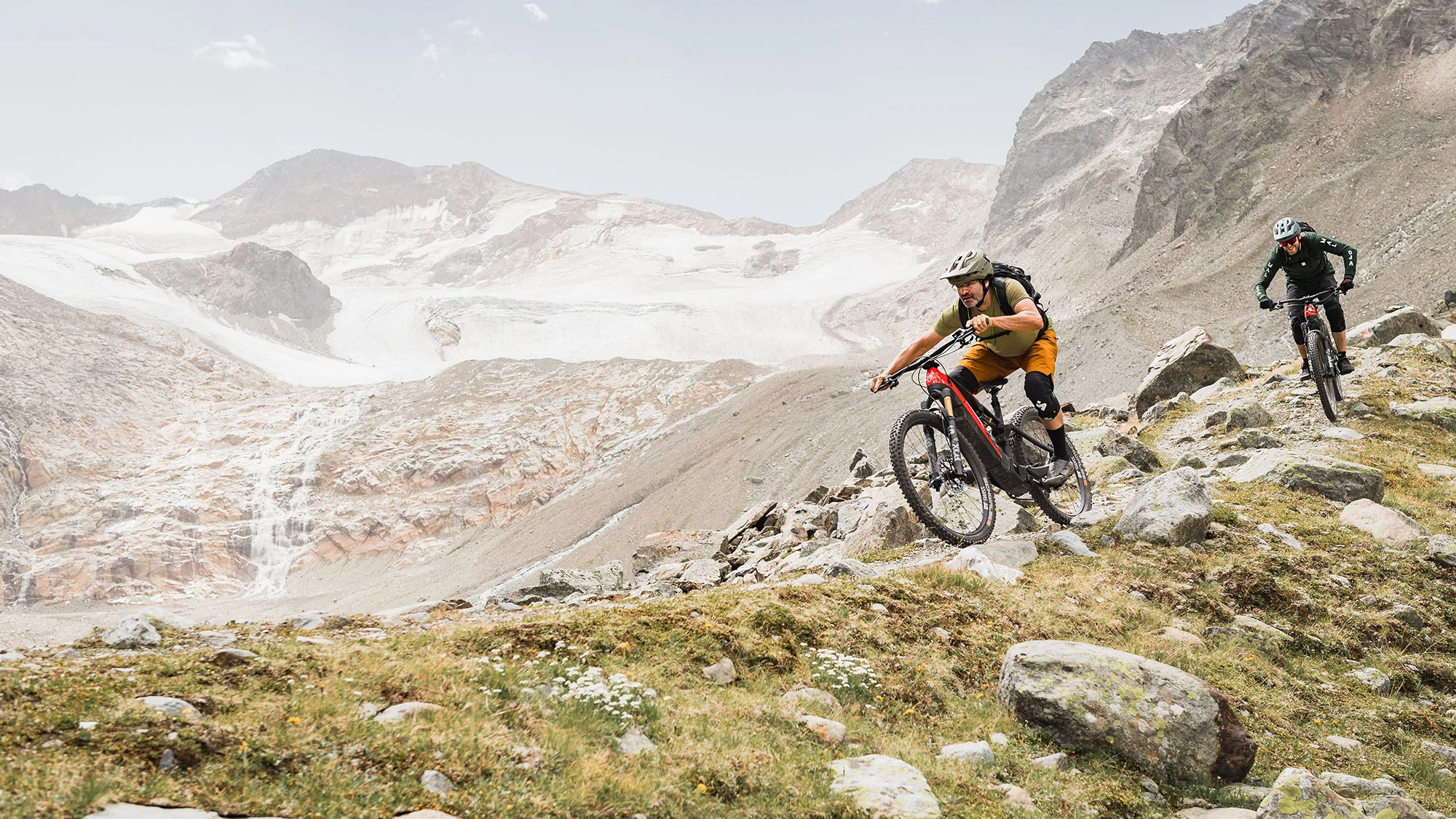 Rotwild mit neuen Pinion-Bikes: R.X1000 und R.C1000